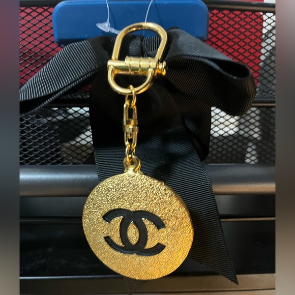 CHANEL | Accessories | Vintage Chanel Gold And Black Key Holder | Poshmark